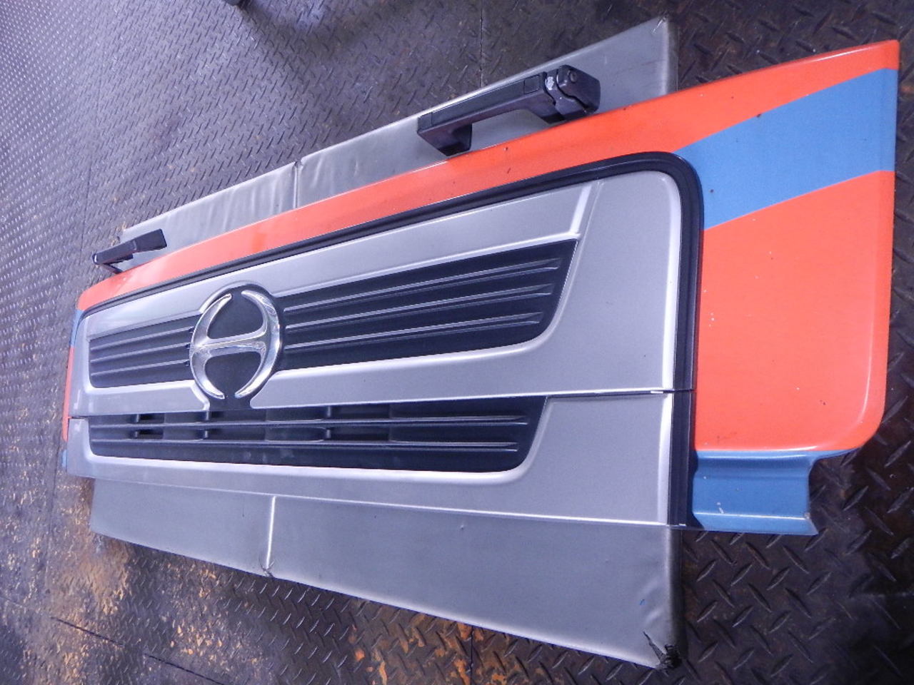 中古 日野 フロントパネル (フロントリッド) H15年【ストックNo.5-12532】 | 中古トラック販売/買取/レンタルの栗山自動車グループ