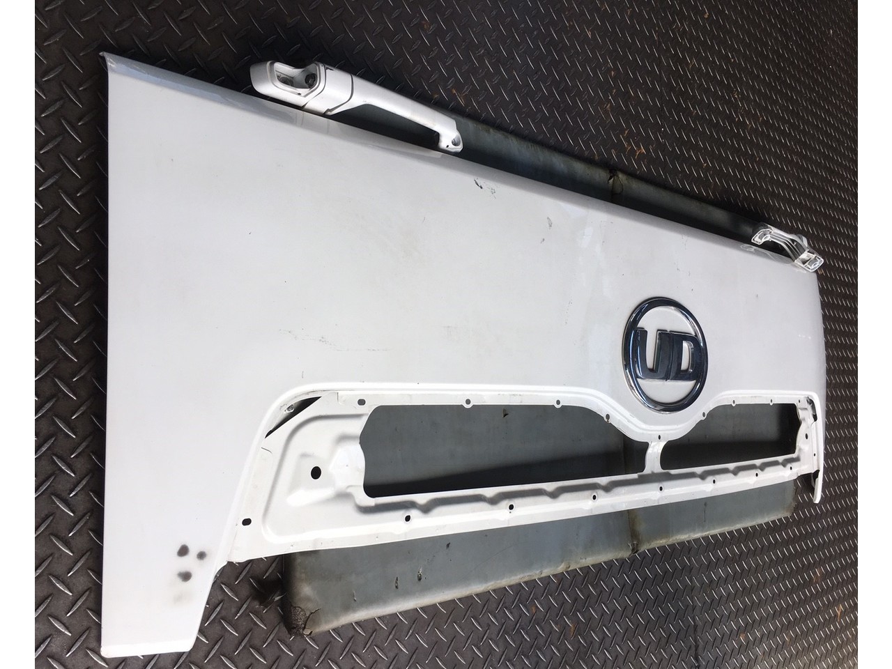 中古 日産UD フロントパネル (フロントリッド) H26年【ストックNo.5-18359】 | 中古トラック販売/買取/レンタルの栗山自動車グループ