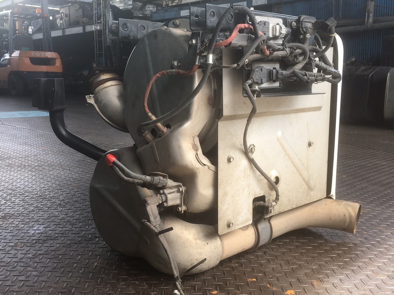 中古 日産UD マフラー (DPF/DPD/DPR) H26年【ストックNo.8-18513】 | 中古トラック販売/買取/レンタルの栗山 ...