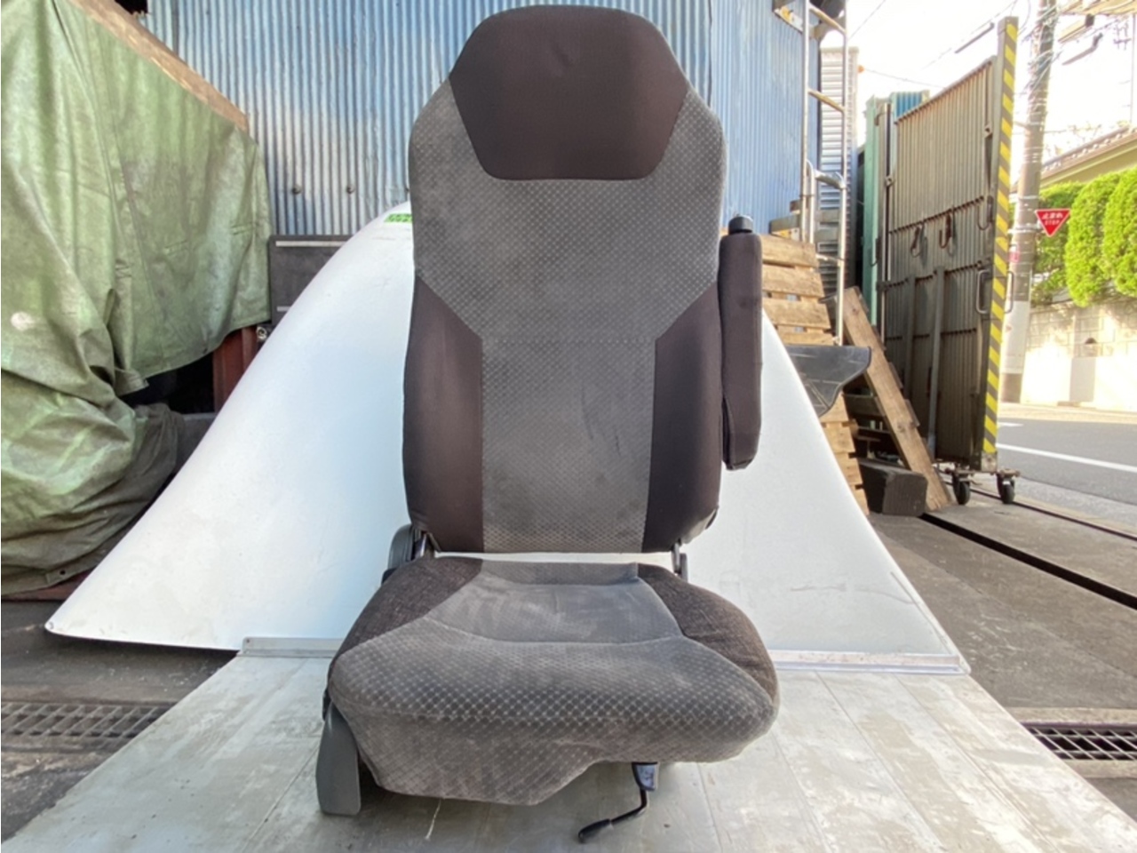 中古 三菱ふそう ドライバーシート H23年【ストックNo.8-35982】 | 中古トラック販売/買取/レンタルの栗山自動車グループ