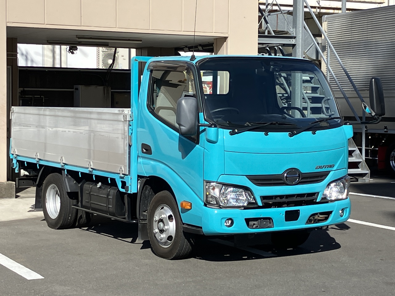 中古 日野 平ボディー 2トン(小型) H28年【ストックNo.5-77427】 | 中古トラック販売/買取/レンタルの栗山自動車グループ